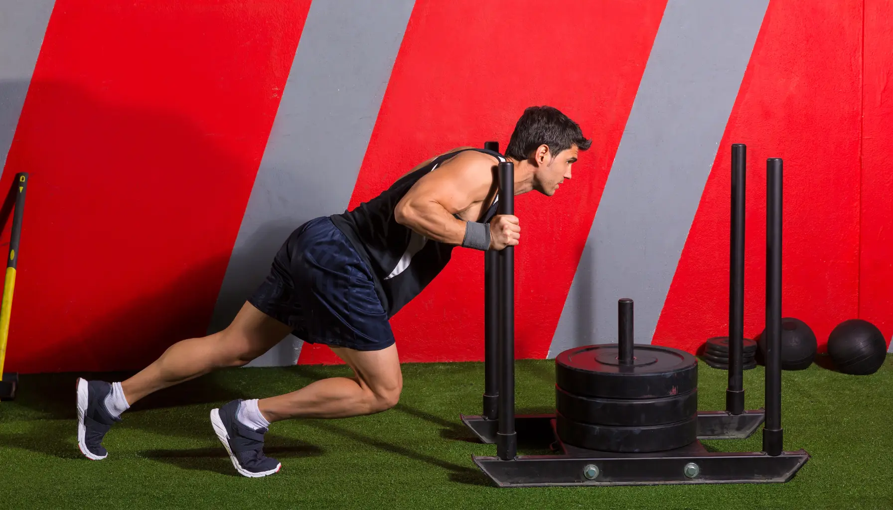 Sled Push Hyrox: Techniques, Entraînements et Astuces